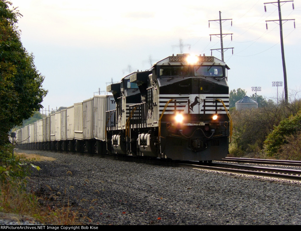 NS 262 East, RoadRailer